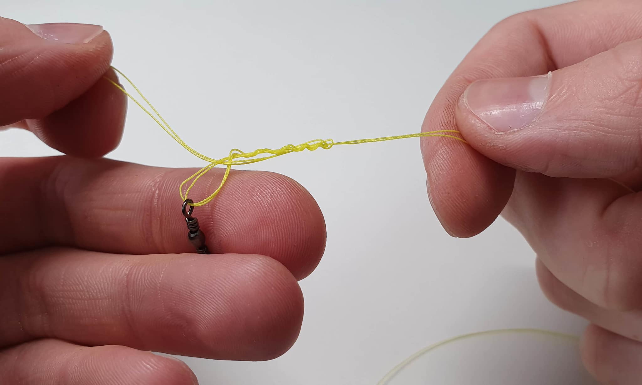 Clinch-Knoten mit Doppelschnur binden lernen | Angelmagazin.de